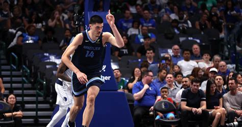 Zach Edey Starts For Grizzlies Impresses Fans In NBA Preseason Debut