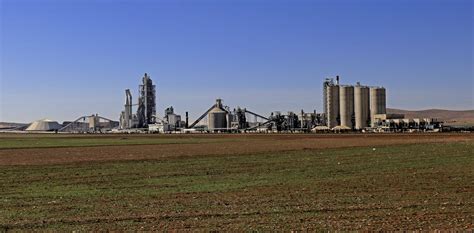 Doing Business In Conflict Zones What Companies Can Learn From Lafarges Exit From Syria