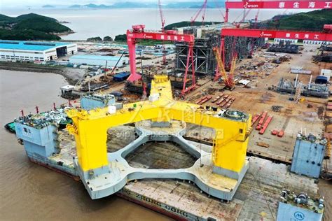浙江舟山：浮式风电项目半潜式基础平台建造完工 人民图片网