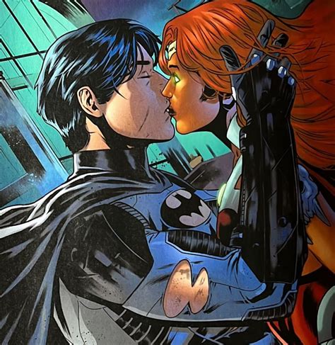 Batgirl And Nightwing Kiss