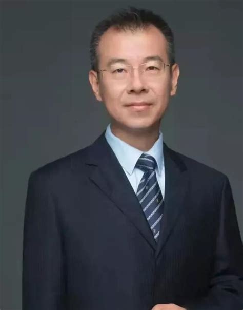 青島大學附屬醫院於壯教授：2 3序貫治療，讓患者在與肺癌鬥爭的道路上跑得更長、更穩 每日頭條