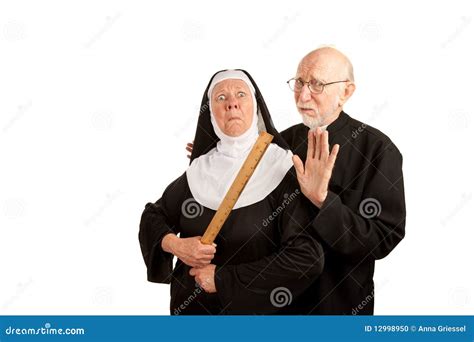 Sacerdote Y Monja Divertidos Foto De Archivo Imagen De Advierta