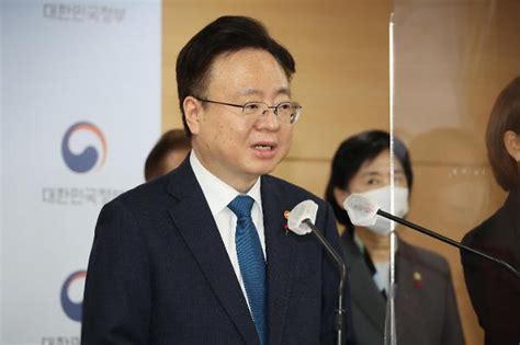 조규홍 마스크 완화 아직의대 정원 확충 논의 의료계와 협의 아주경제
