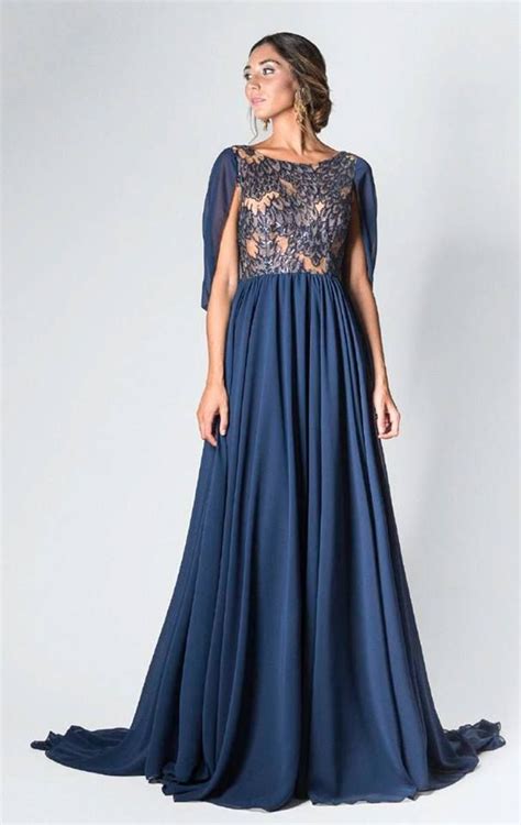 La Imagen Puede Contener Una Persona De Pie Fashion Formal Dresses