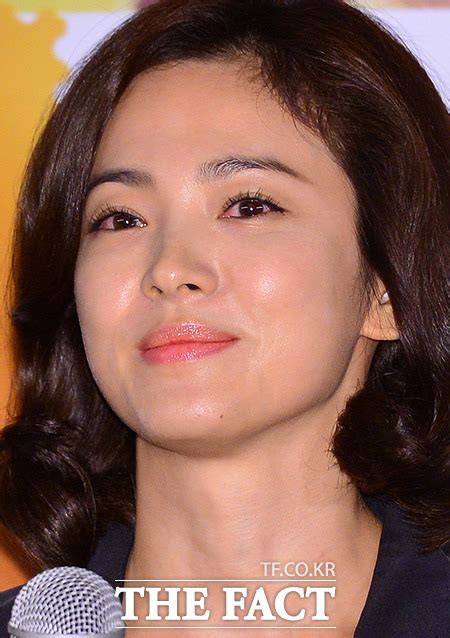 Tf사진관 탈세 공식 사과 나선 송혜교 두근두근 웃을 수 없는 시사회 포토 기사 더팩트