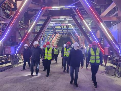马坞西寨高速公路第六合同段项目部召开西寨隧道出口段裂缝处治专项施工方案专家评审会 甘肃公航旅建设集团有限公司
