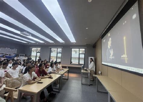 学前与音乐学生党支部开展“守师德师风初心 担立德树人使命”主题党日活动 桂林学院 教育学院