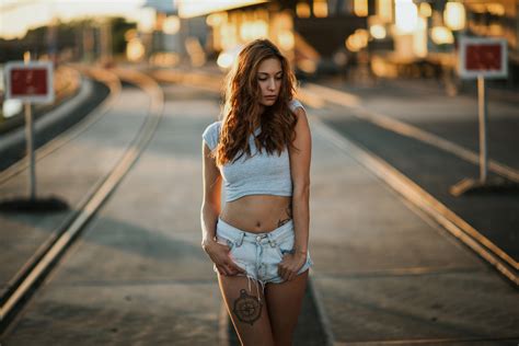 Wallpaper Victoria Ryzhevolosaya Tanned Tattoo Belly Jean Shorts