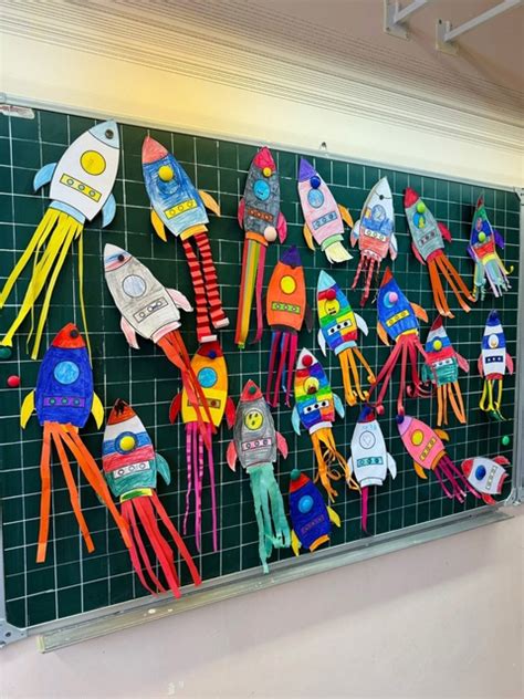 Идея для поделки ко Дню Космонавтики с шаблонами ракет СУНДУЧОК для воспитателей и родителей