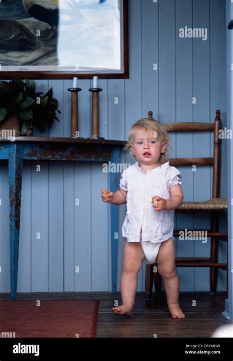 Volle Windel M Dchen Fotos Und Bildmaterial In Hoher Aufl Sung Alamy