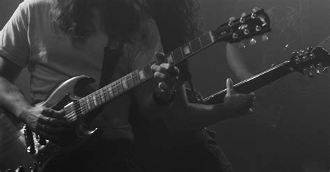 공연 군중 기타 기타 연주 기타리스트 남자 라이브 공연 라이브 쇼 라이브 음악 락 락 밴드 무대 공연 뮤지션 뮤지컬 이벤트 밤문화 밴드 블랙 앤