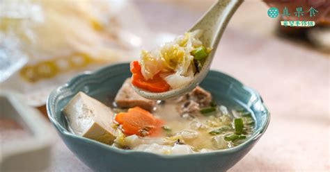 【酸白菜排骨湯】夏天喝熱湯增加免疫力、預防中暑！ 食譜與作法 By 真果食希望手作坊 Cookpad