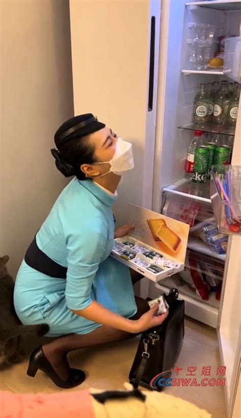 厦航空姐酒店偷拍同事