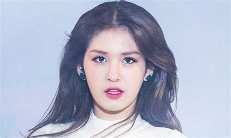 Somi Firma Con Interscope Records Hogar De Blackpink Kpoplat