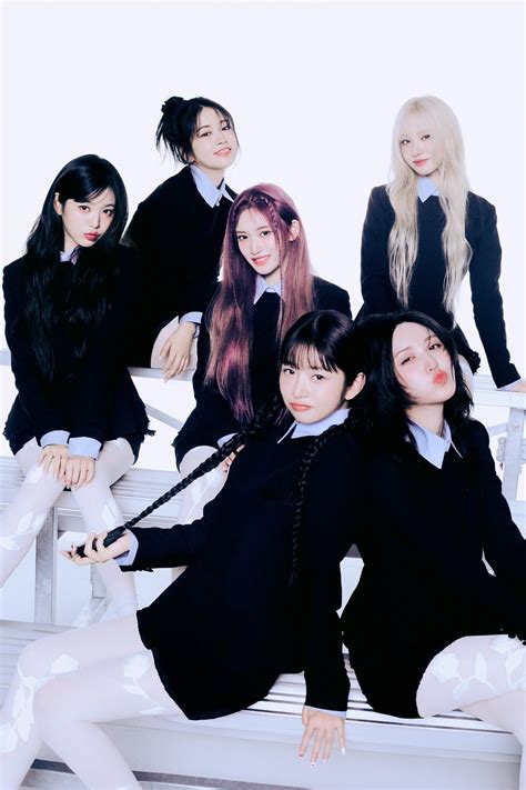 아이브 ‘팀 K리그 Vs 뉴캐슬 하프타임 쇼 장식 보그 코리아 Vogue Korea