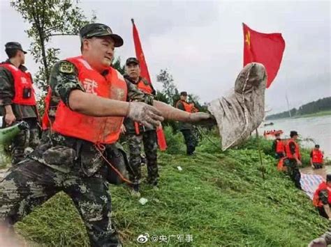 河南再发暴雨红色预警，解放军和武警部队展开紧急救援新乡