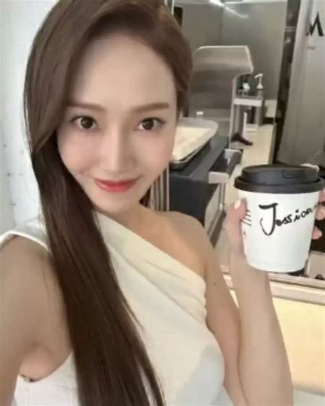 Pin By Tkl On Jessica Jung Soo Yeon Asian Celebrities Jessica Jung