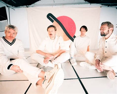 Django Django Anuncia Off Planet álbum Dividido Em Quatro Partes E