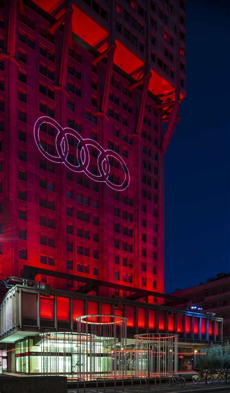 Red Is The New Black Glow Velasca Glow Metalocus