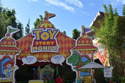Video Toy Story Mania New Entrance Queue And Full Ride Pov In Toy