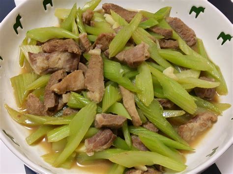 Money EE Kitchen 西芹炒梅頭豬肉 附食譜