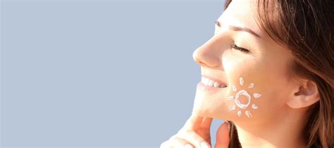 Broad Spectrum Sunscreen Meaning Why Broad Spectrum Spf Is Important The Pink Foundry