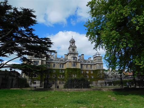 Nikon Coolpix S Images