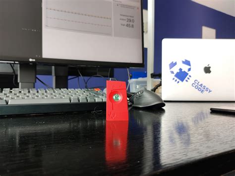 Sharing An Spi Flash Memory Between A Microcontroller And A Xilinx 7