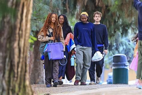 Michelle Obama Tried To Keep Malia And Sashas Drinking And Smoking