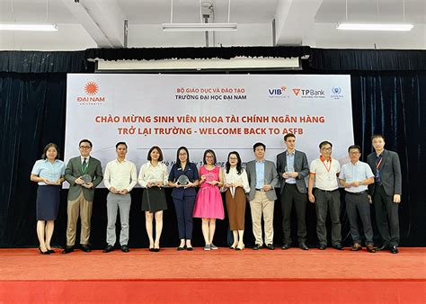 TopCV có mặt trong lễ Chào mừng sinh viên Khoa Tài chính Ngân hàng Đại học Đại Nam TopCV Blog