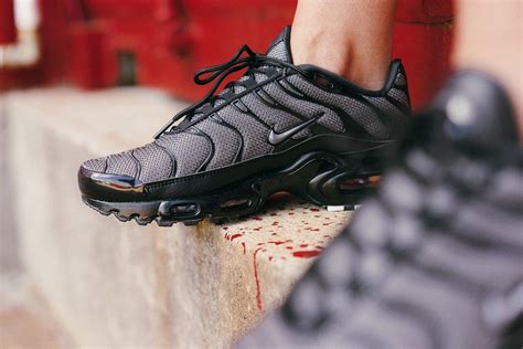 Nike Air Max Plus Womens Black Dark Grey Sneaker Freaker