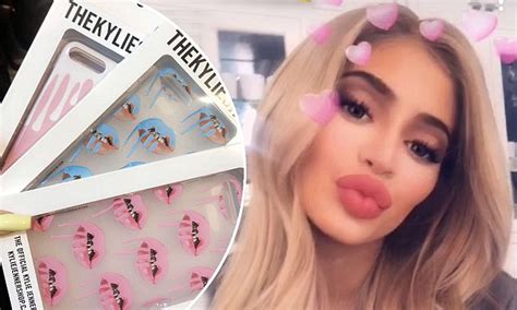 Pregnant Kylie Jenner Alludes To Sex Of Baby Daily Mail Online