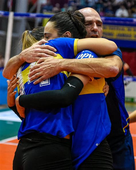 Voleibol Argentino On Twitter Buenos D As Campeonas De La Liga Argentina Femenina Banco