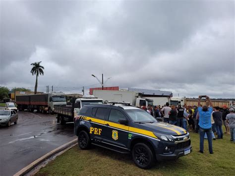 Manifestantes Bloqueiam Rodovias De Ms Em Dourados Trevo Da Bandeira