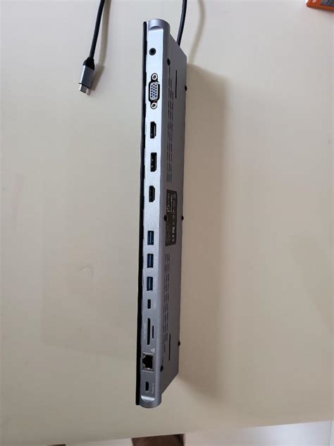 J create USB C triple display docking station in 多合一流動基座 電腦科技 電腦周邊及配件 電腦線轉接線及轉換器