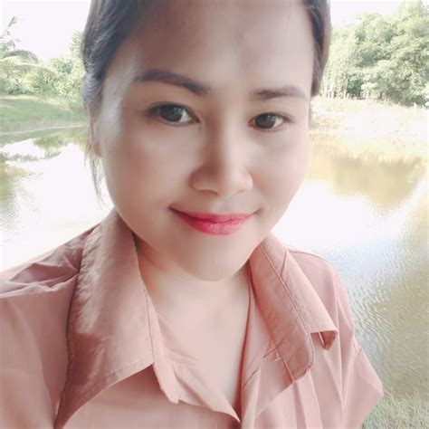 ดอกอ้อ เสือนอก นั่งเลี้ยงวัวเหมิอนเดิมค่ะ คนเลี้ยงวัว Facebook