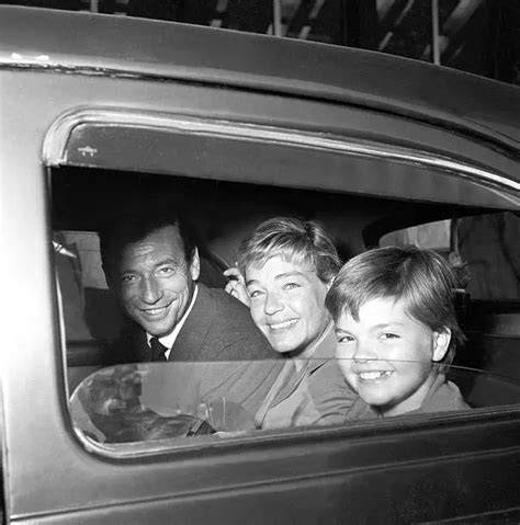 Italianfrench Actor Yves Montand With His Wife 1 Film Star Old Photo 9