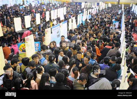 File Chinese Graduates Crowd Stalls At A Job Fair In Taiyuan City