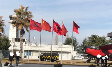Flamuri kinez valëvitet në Rinas A po alarmohet Perëndimi nga ky fakt