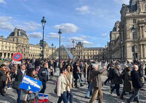 Жители Франции вышли на протест против поставок вооружений на Украину