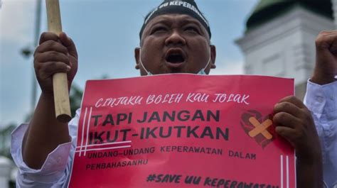 Ratusan Tenaga Kesehatan Di Kota Palu Gelar Aksi Tolak RUU Kesehatan Omnibus Law