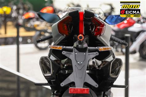 EICMA 2023 QJMOTOR SRK 1000 RC Φουτουριστικής σχεδίασης