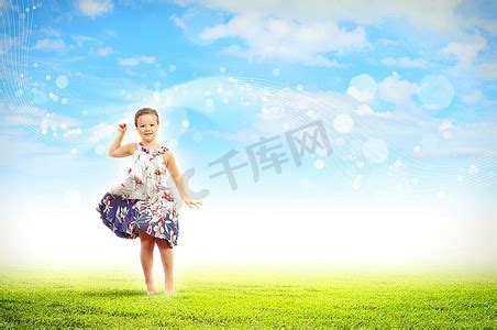 举手的人卡通摄影图片 举手的人卡通摄影作品 千库网