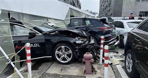 三寶試駕奧迪撞爛3豪車氣人真相曝光 業者證實：駕駛已被逮捕 Ctwant Line Today