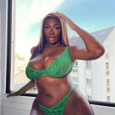 Shani Jamilah In Lounge Green Bra And Panties Cufo510