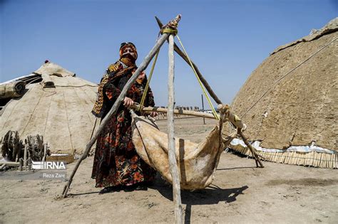 همشهری آنلاین تصاویر هنرنمایی زنان عشایری با پوشش‌های خاص ؛ ضرغامی