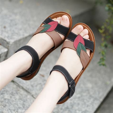 2016 Summer New Flat Sandals Fashion Elderly Mother Slip Leisure Wild