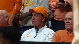 Tennessee Basketball Peyton Manning Makes March Madness Visit Vs Kentucky