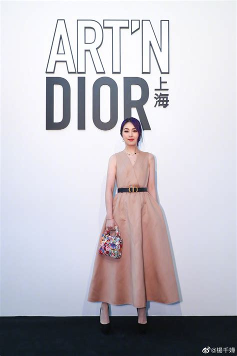 杨千嬅睇囝囝毕业现大笑姑婆样 传供仔读上海名牌小学校友位位星二代 星岛日报