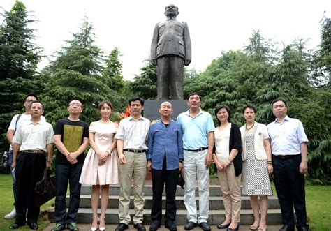 【高清】习近平同蒙古国总统额勒贝格道尔吉共同会见记者 时政 人民网